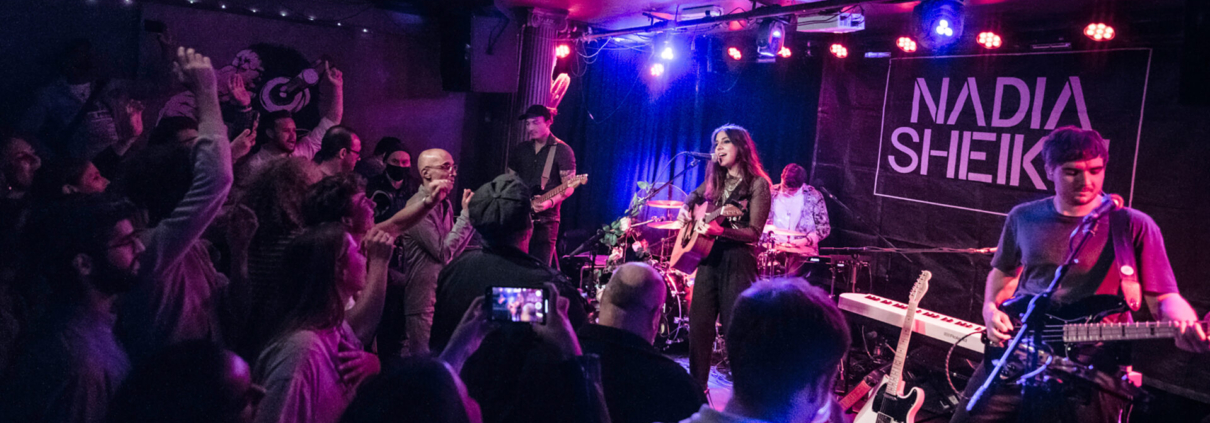 Nadia Sheikh lanza el sencillo ‘Love is undefined’ y suma conciertos a ...