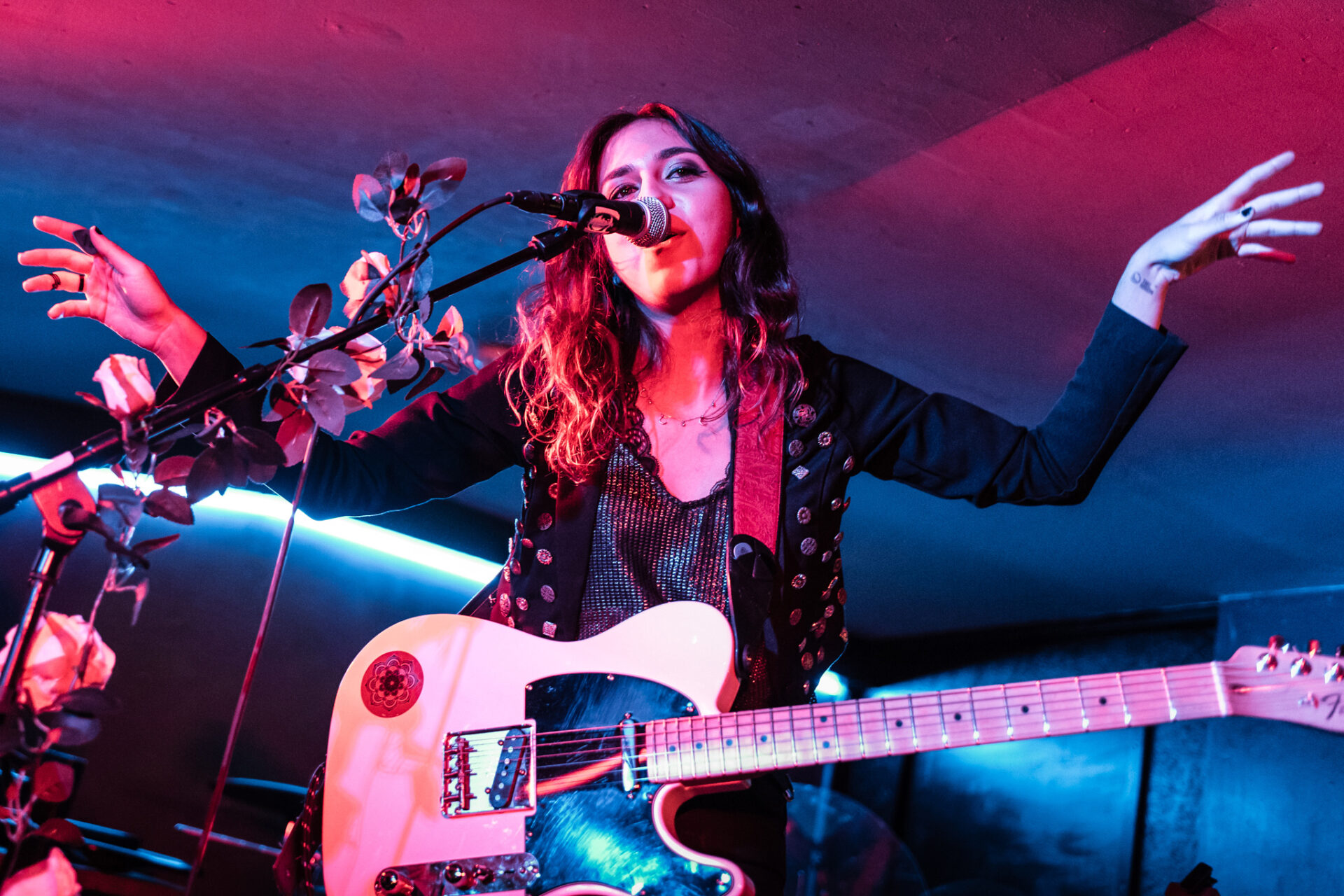 Nadia Sheikh lanza el sencillo ‘Love is undefined’ y suma conciertos a ...